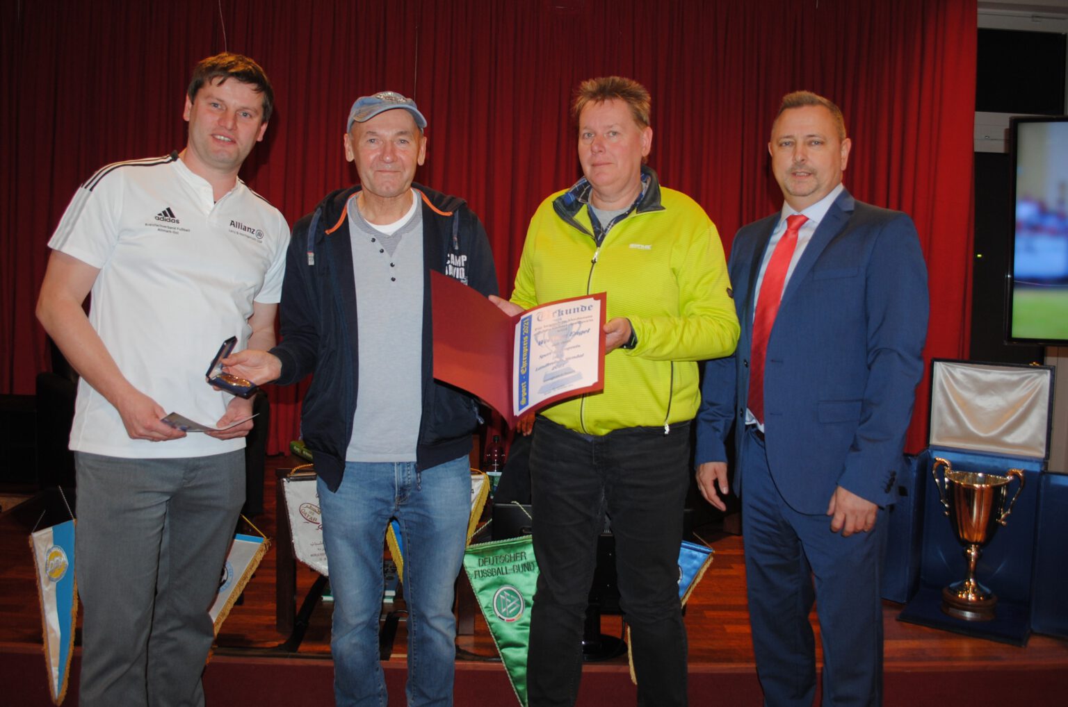 Wolfram Engel mit Sportehrenpreis des Landkreises Stendal geehrt - KFV ...